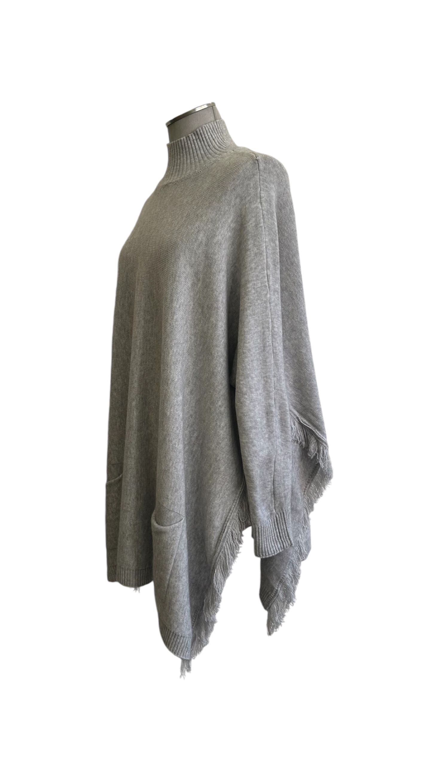 Fringed detailed poncho – Tattitude